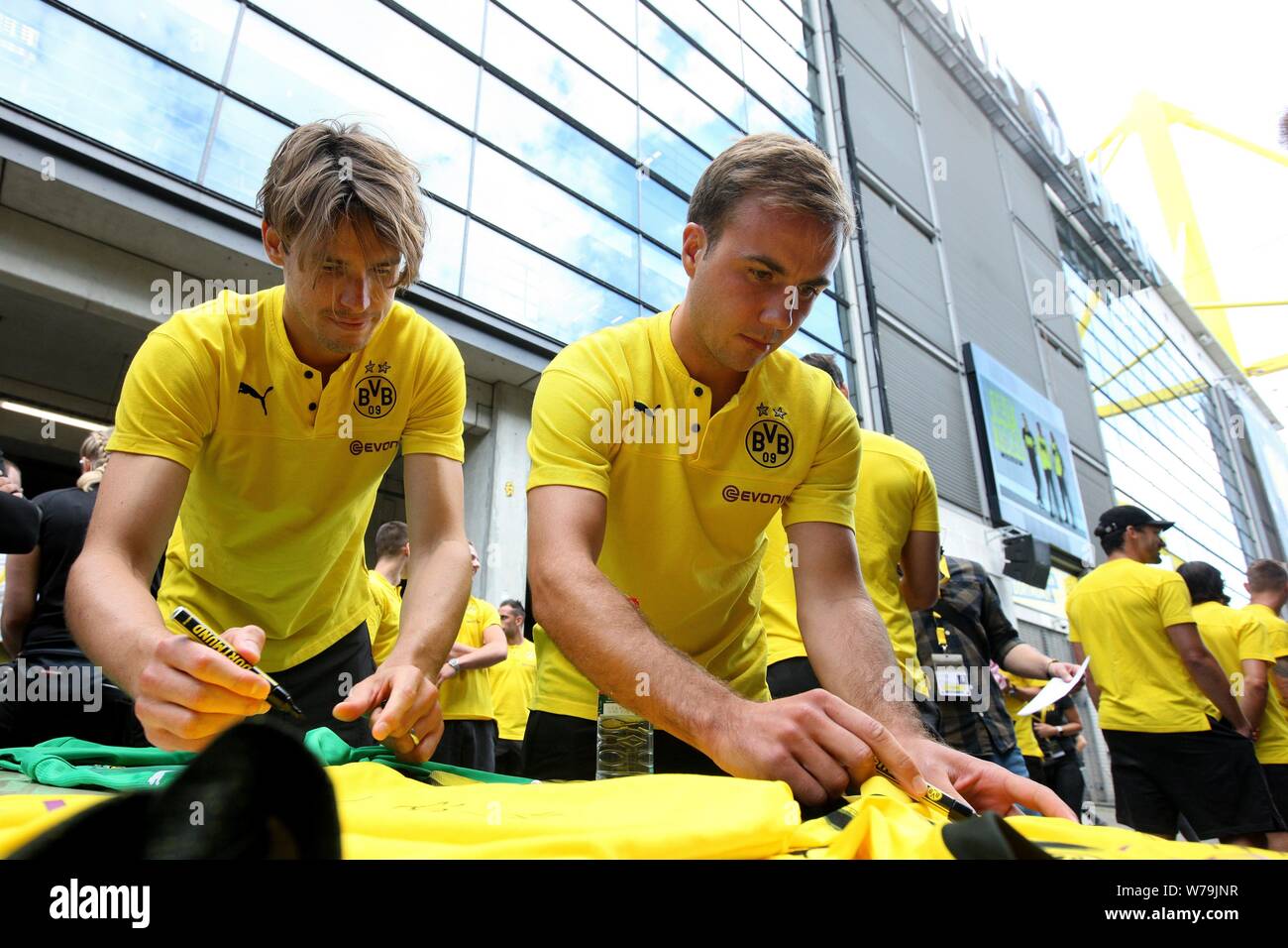 Figure sign hi-res stock photography and images - Alamy