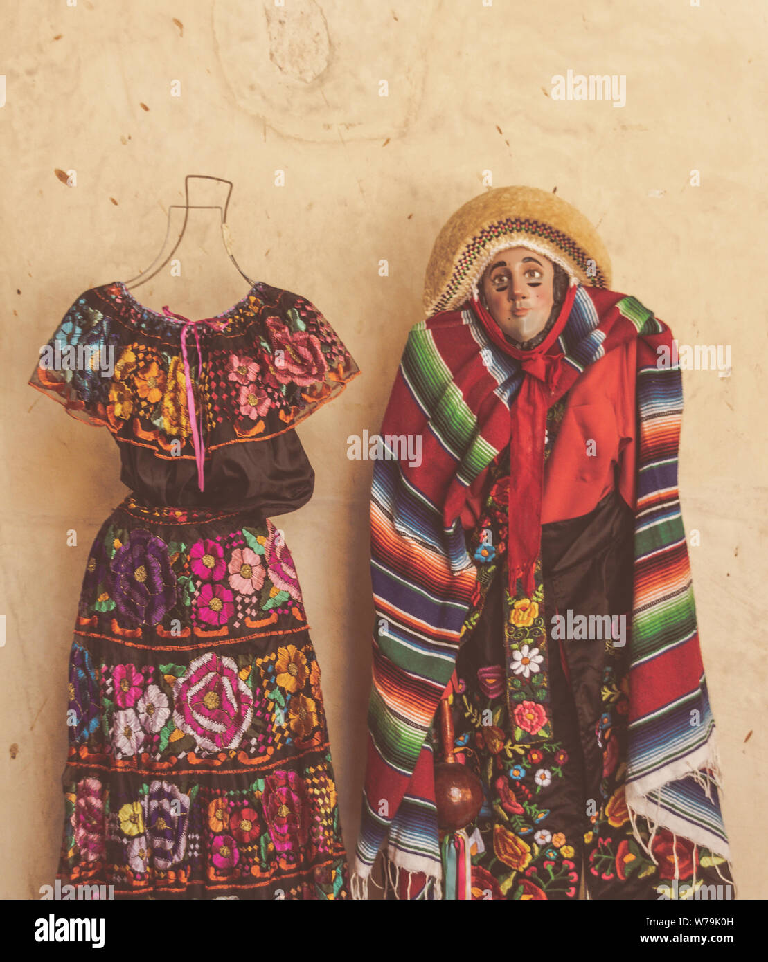 Indigenous mexico traditional dress hi-res stock photography and images ...