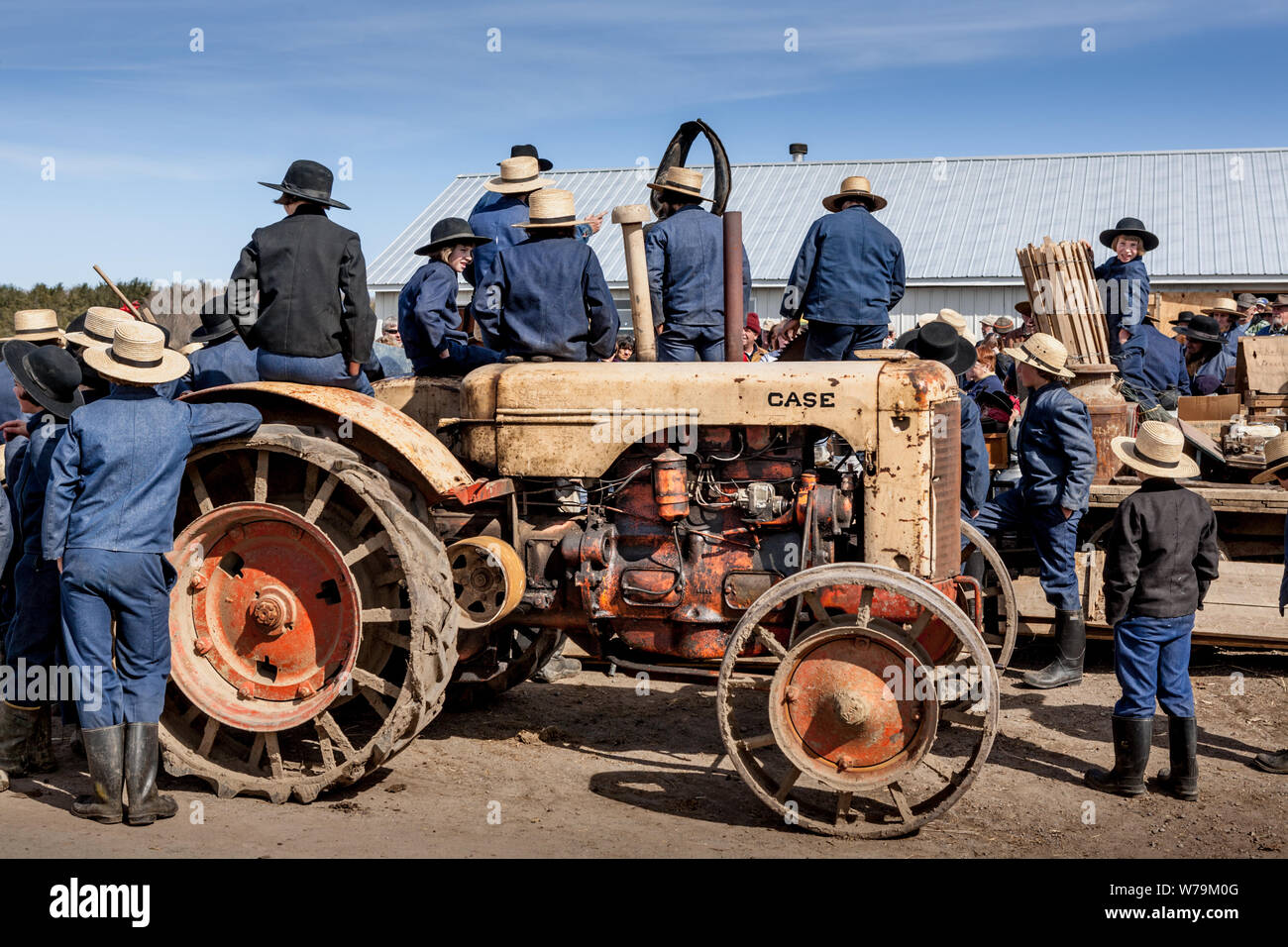 Amish farmers farm people hi-res stock photography and images - Alamy