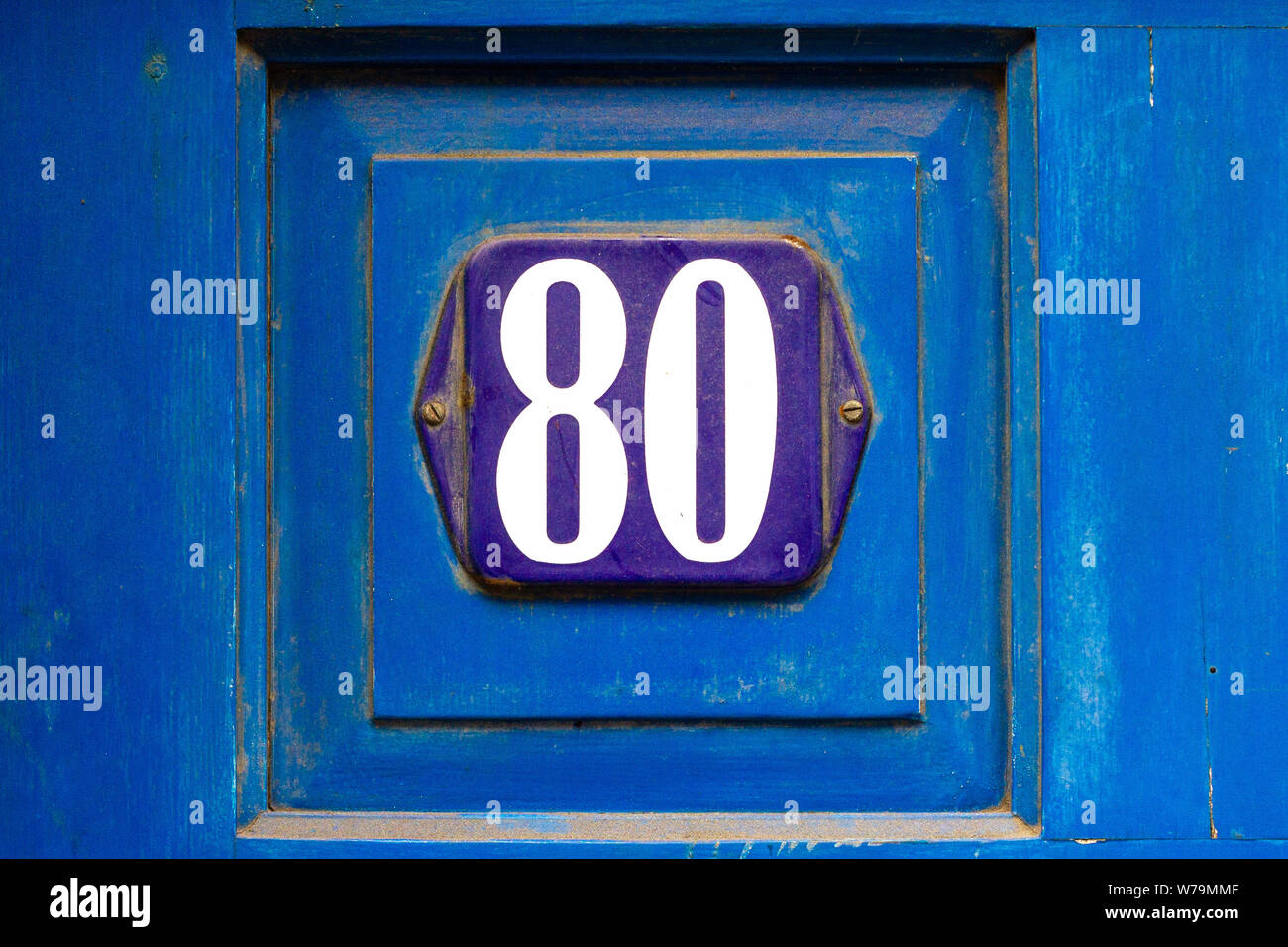 House number 80 sign hi-res stock photography and images - Alamy