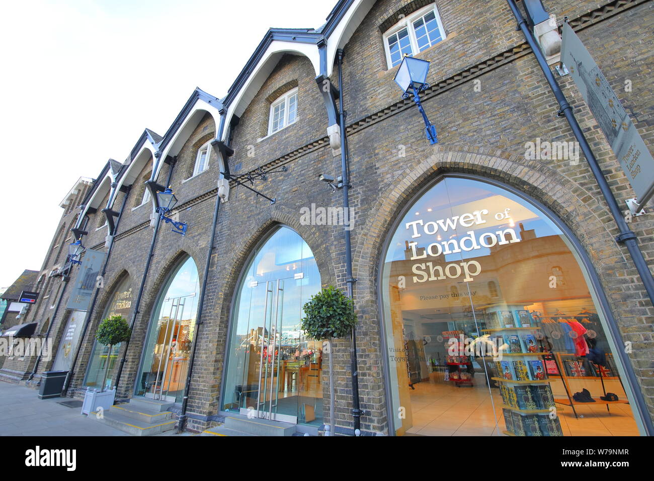 Tower of London souvenir shop London England Stock Photo - Alamy