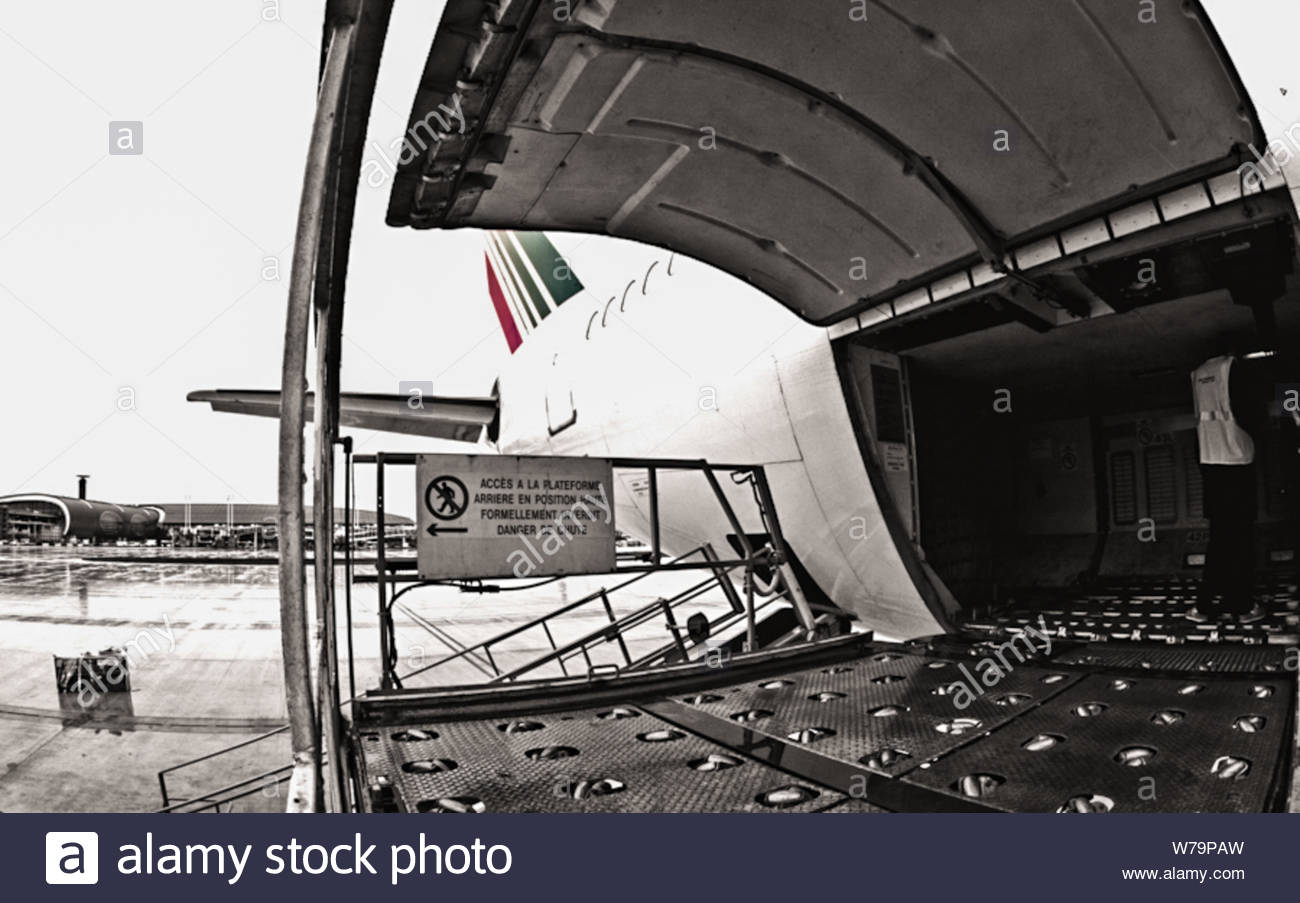 Cargo Plane Loading People High Resolution Stock Photography and Images ...