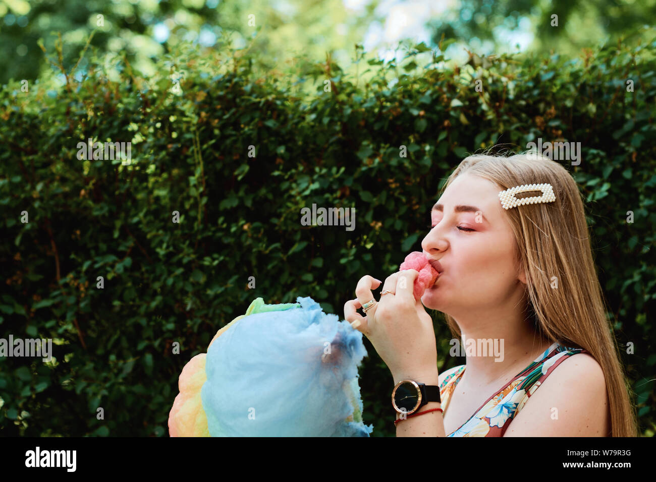 Candy floss girl hi-res stock photography and images - Alamy