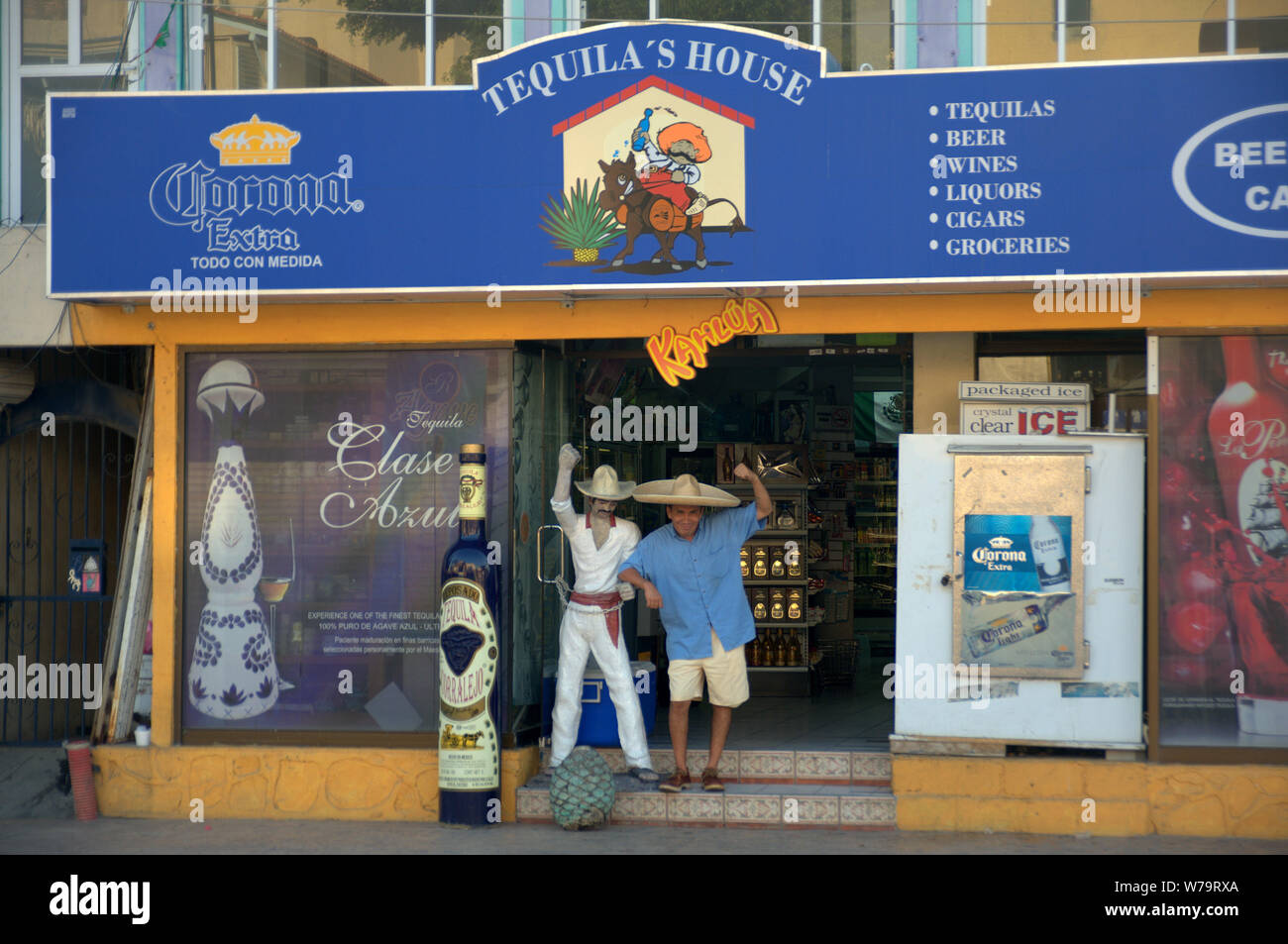 Mexican shop front hi-res stock photography and images - Alamy