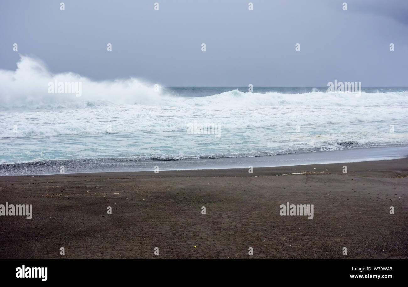 Dark and overcast hi-res stock photography and images - Alamy