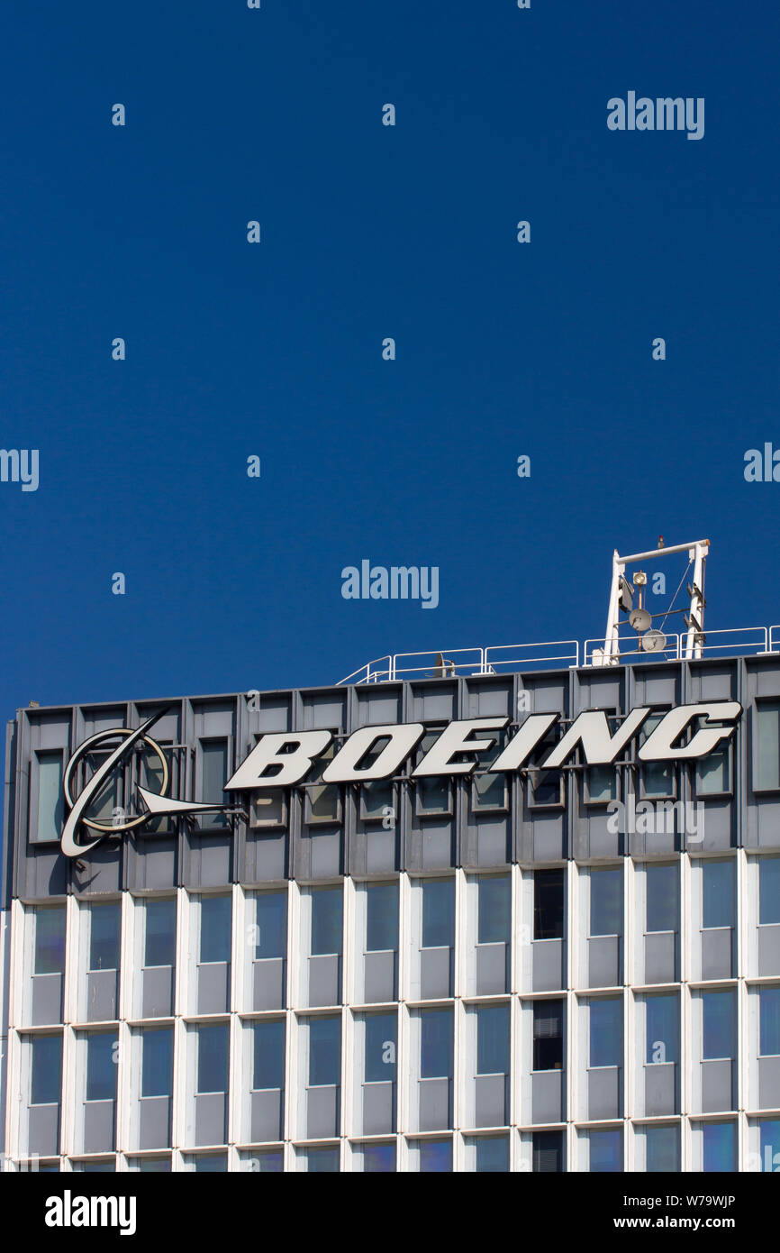 EL SEGUNDO, CA/USA - OCTOBER 13, 2014: Boeing manufactuing facility ...