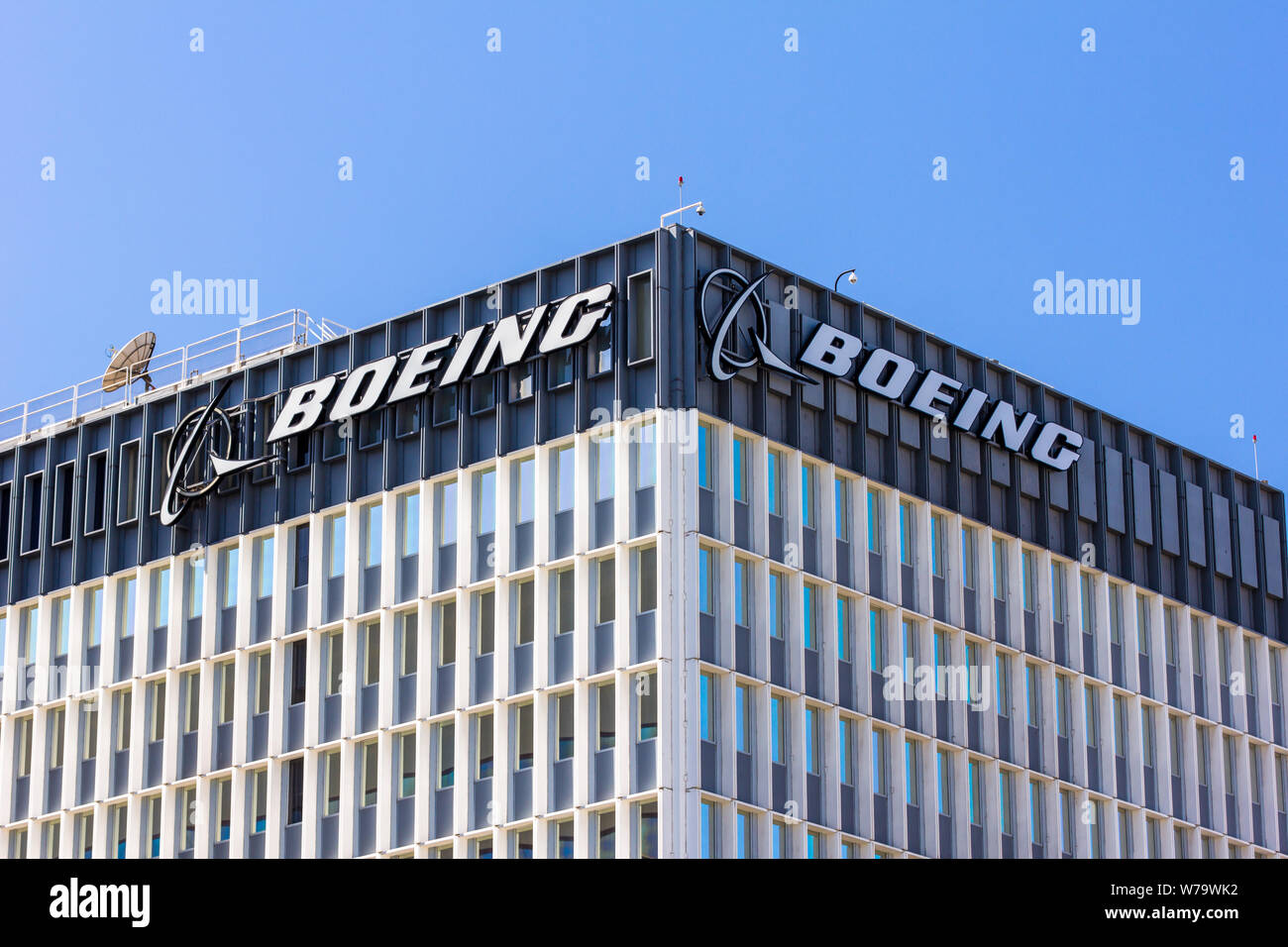 EL SEGUNDO, CA/USA - MARCH 7, 2015: Boeing manufactuing facility ...