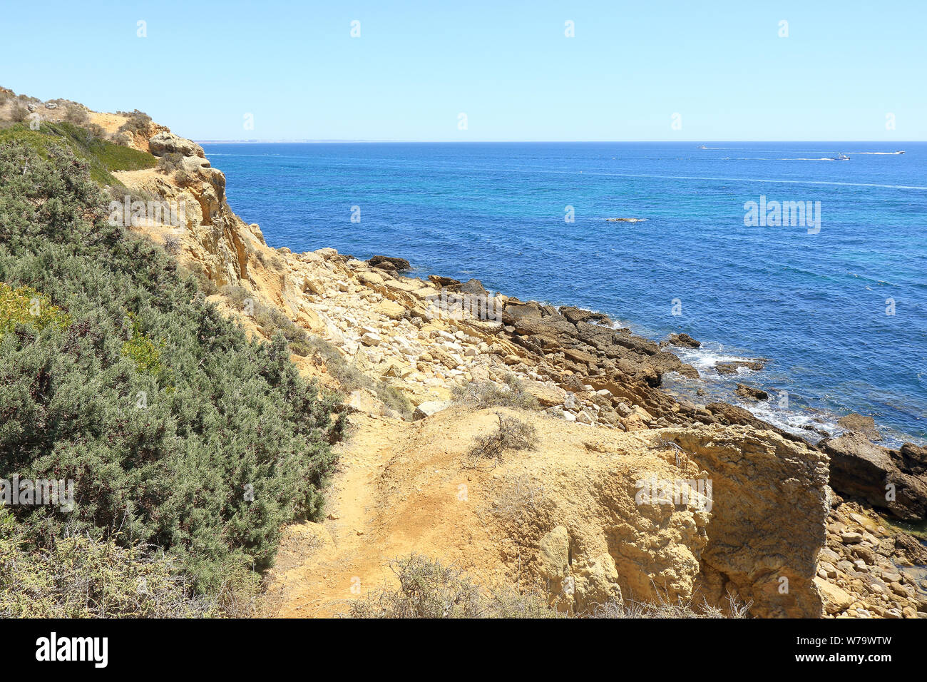 Shoreline pathway hi-res stock photography and images - Alamy