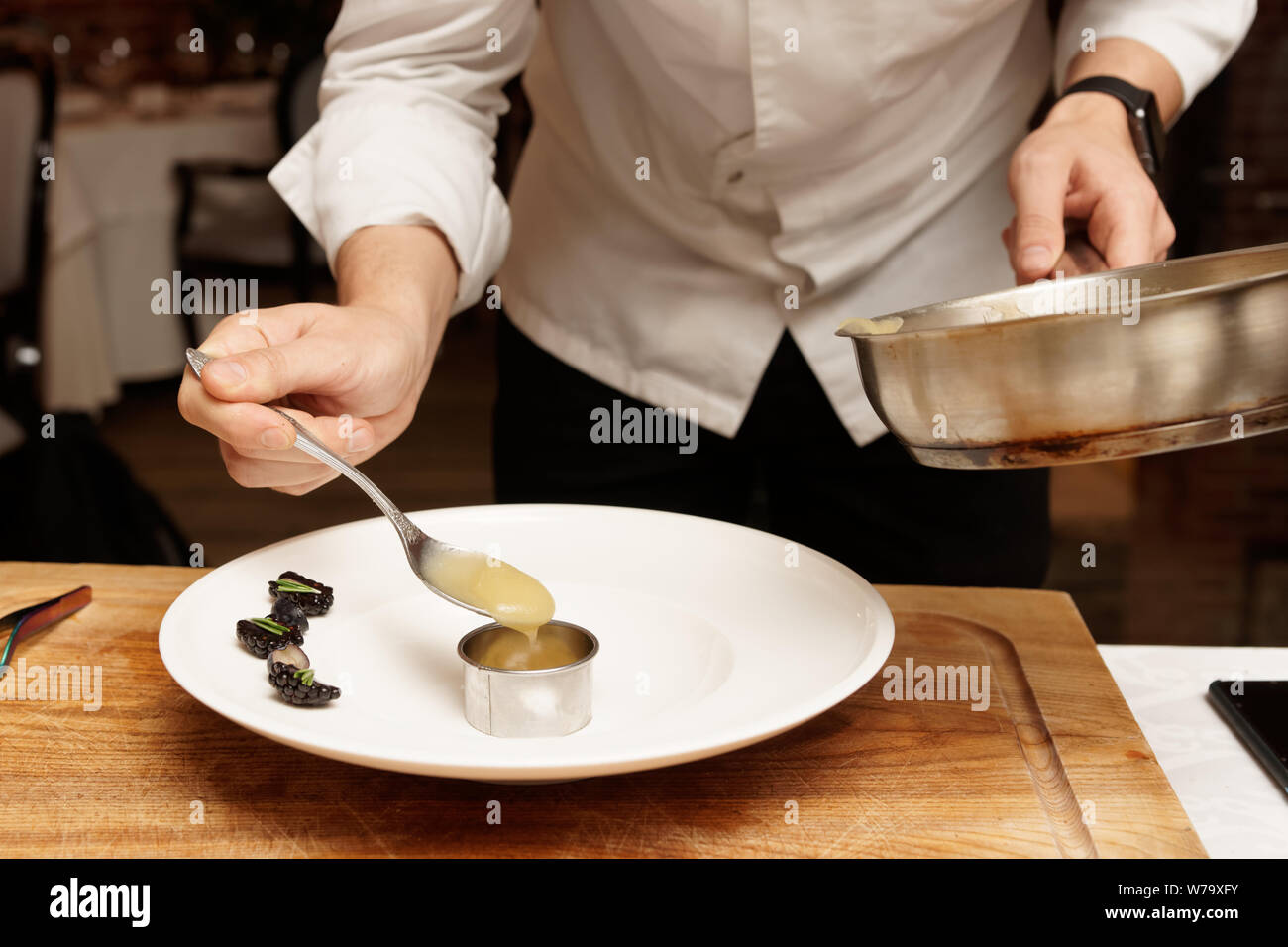 Chef is putting puree to plate using culinary form Stock Photo - Alamy