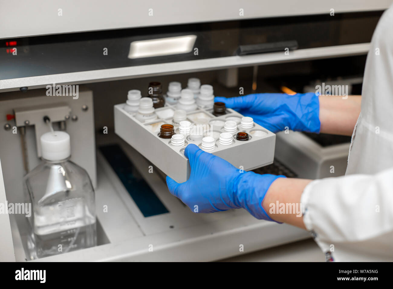 Hematology analyzer computer hospital hi-res stock photography and ...