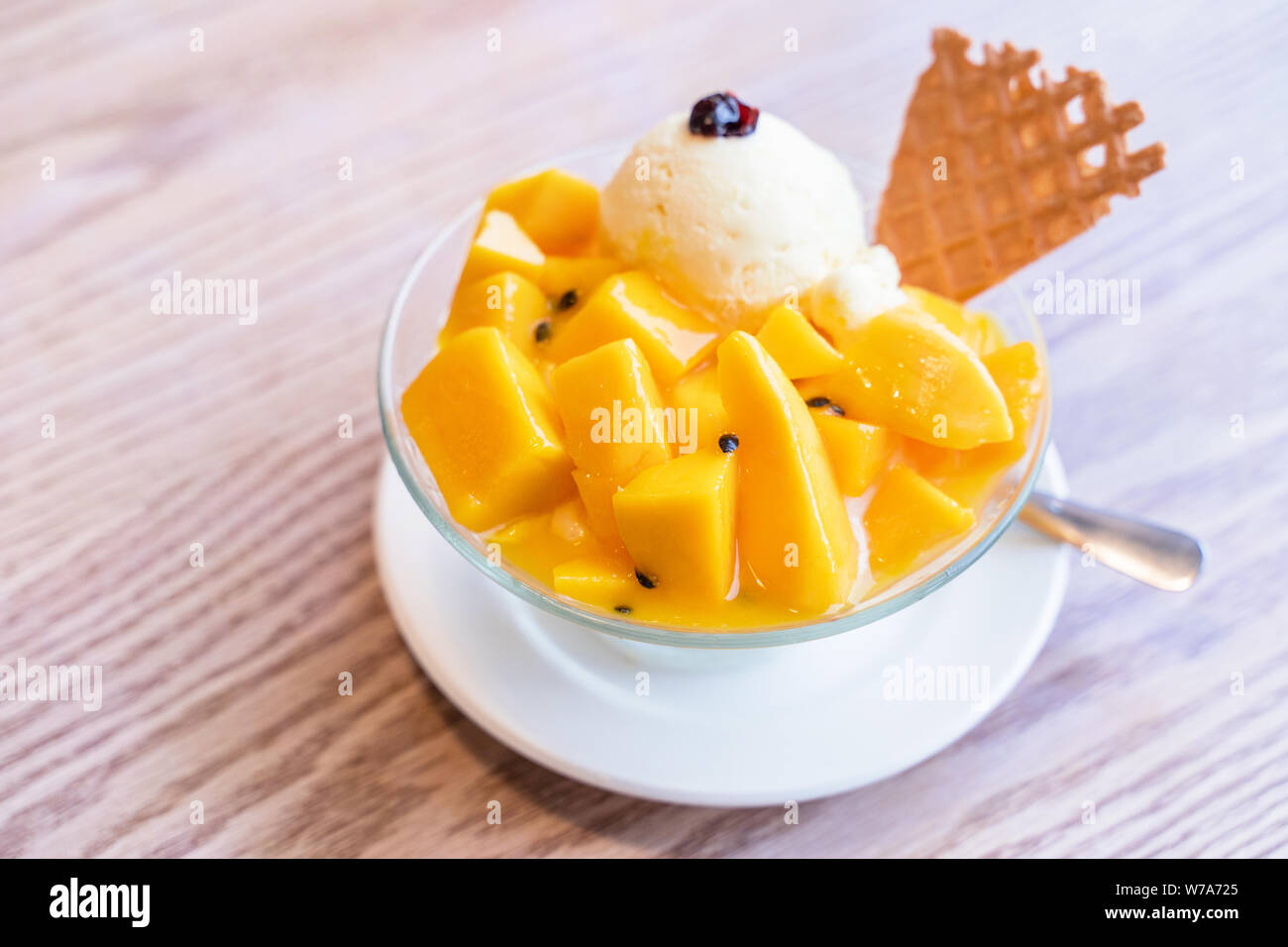 Mango shaved ice taiwan hi-res stock photography and images - Alamy
