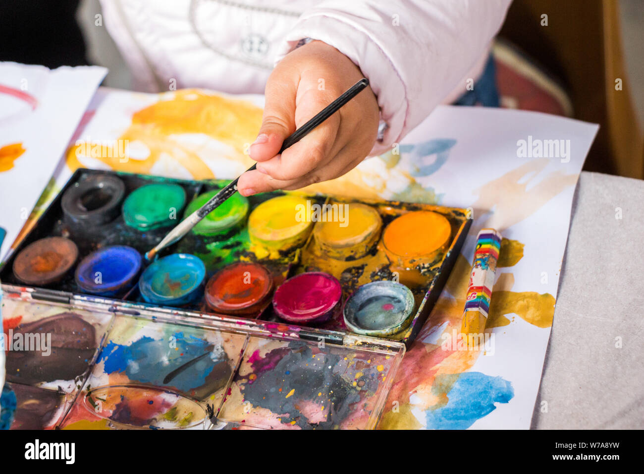 Child learning painting with colorful water colors Stock Photo - Alamy
