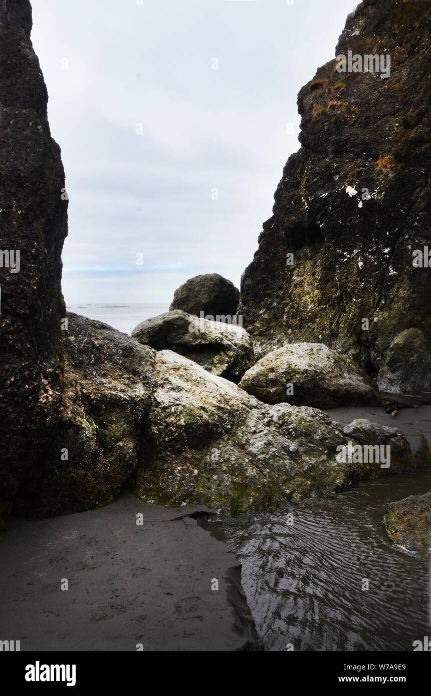 Grey beach hi-res stock photography and images - Alamy