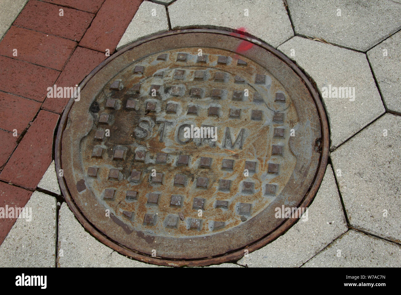 Circular manhole cover water drain hi-res stock photography and images ...
