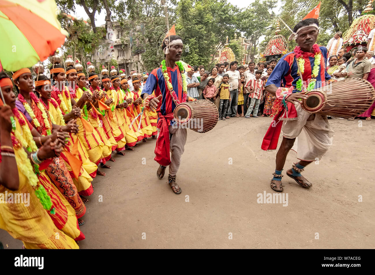 Santhal dance hi-res stock photography and images - Alamy
