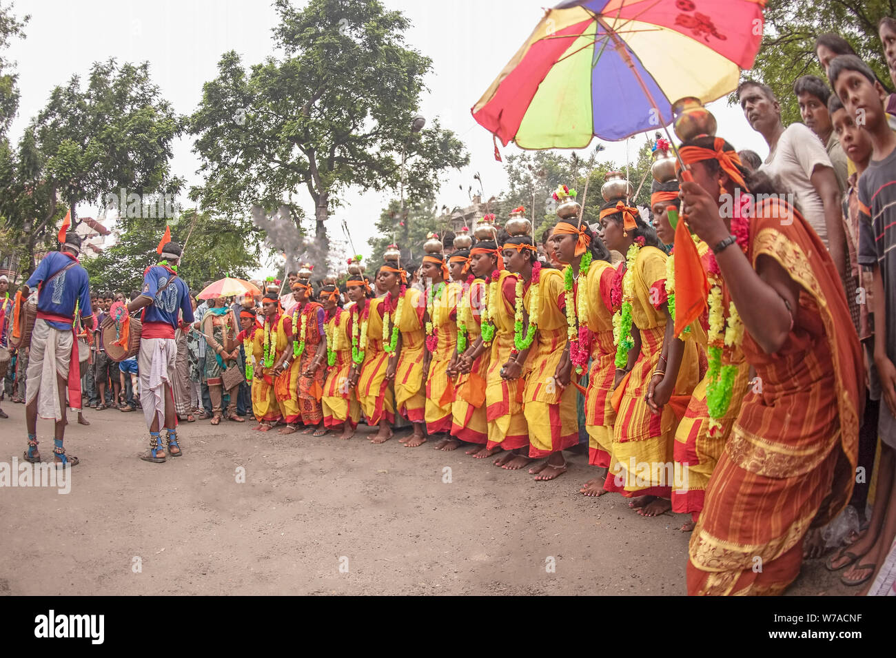 Santhal dance hi-res stock photography and images - Alamy