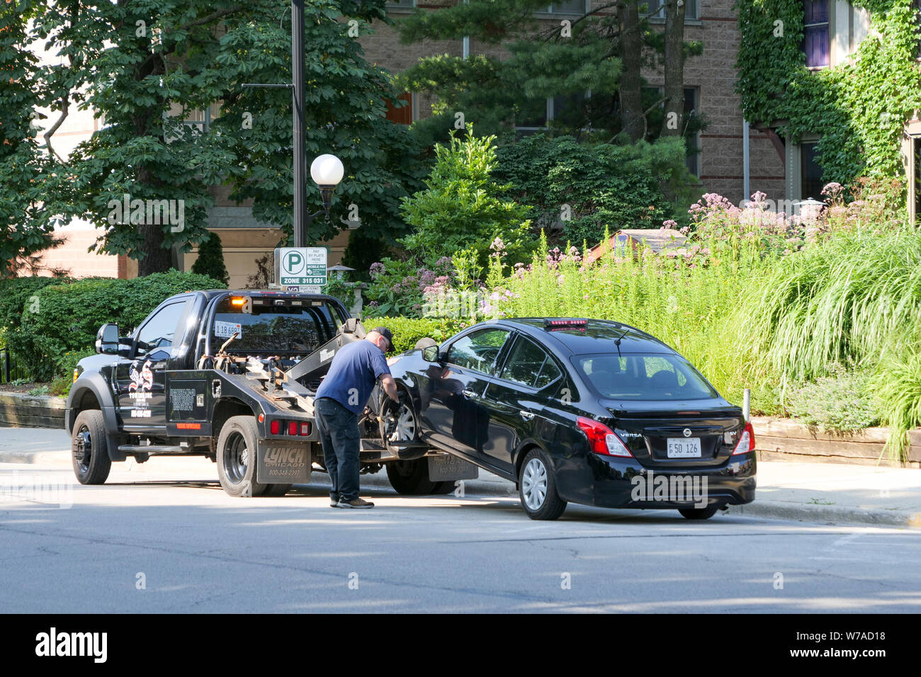 Tow Truck High Resolution Stock Photography and Images - Alamy