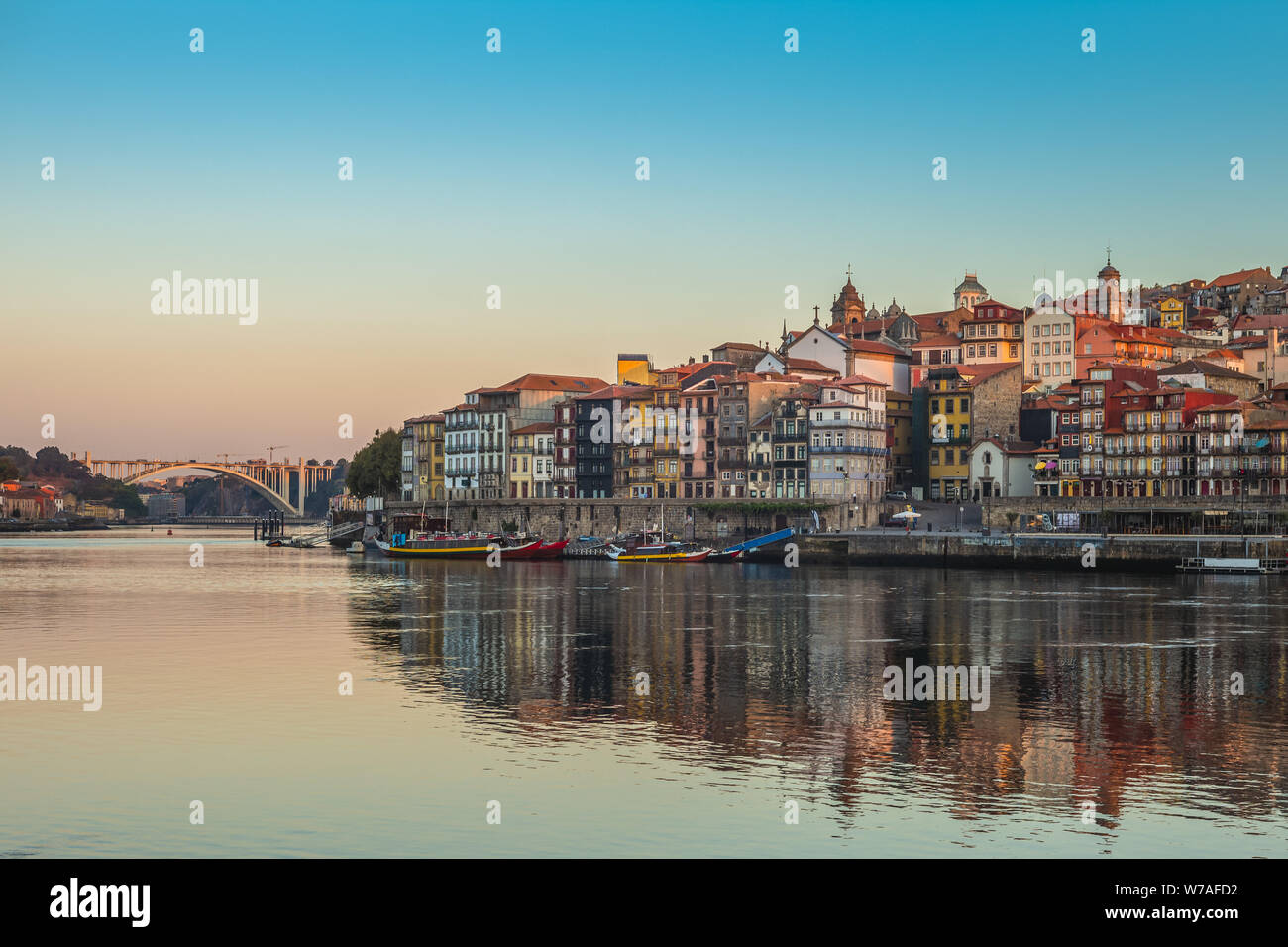 Bridge porto river portugal hi-res stock photography and images - Alamy