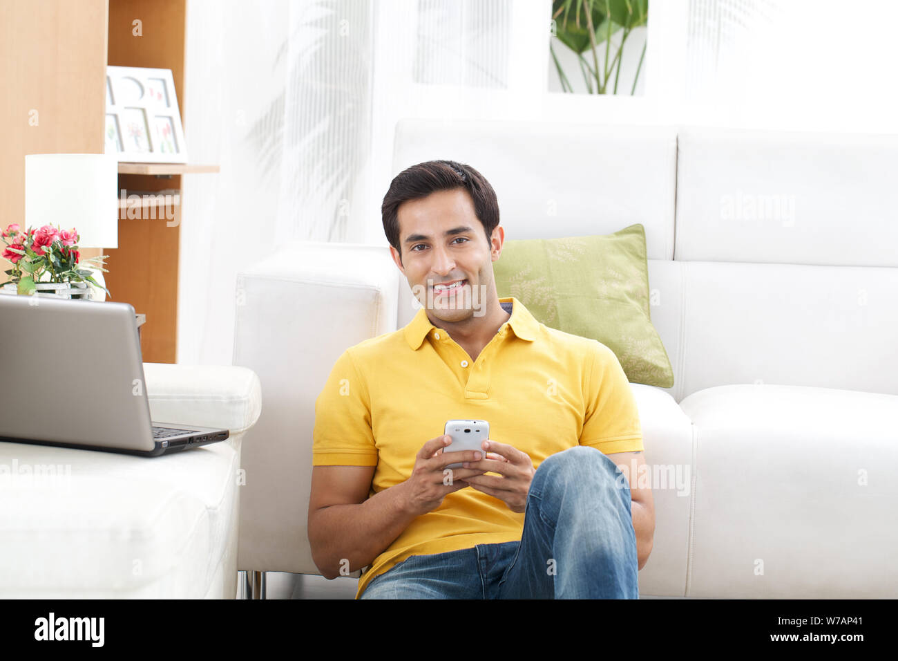 Messaging laptop hi-res stock photography and images - Alamy