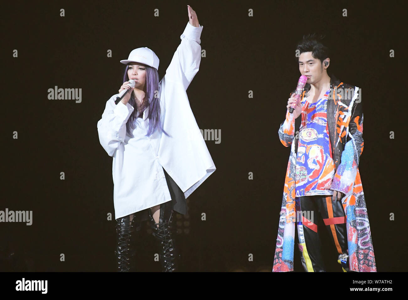 **TAIWAN OUT**Taiwanese singers Jay Chou, right, and A-mei perform at ...