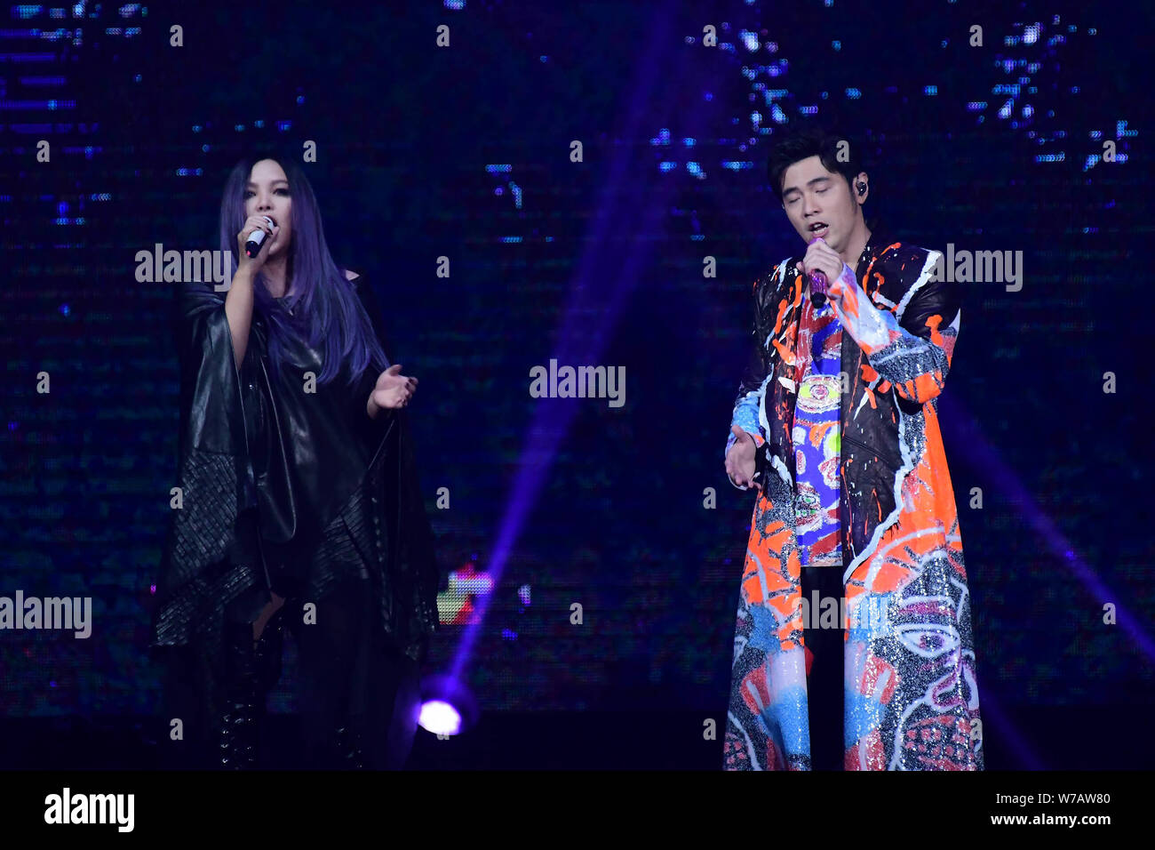 **TAIWAN OUT**Taiwanese singers Jay Chou, right, and A-mei perform at ...