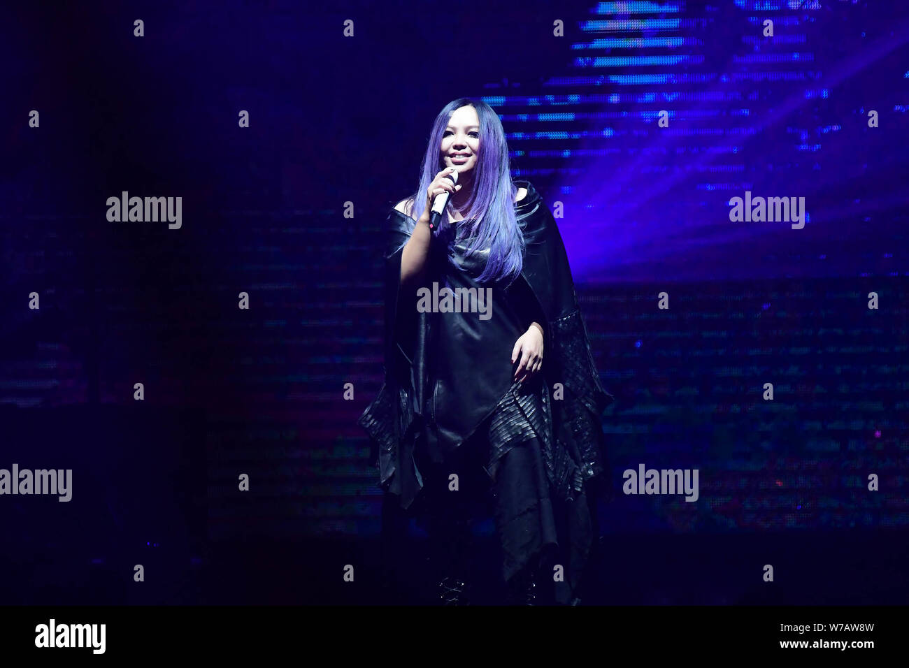 **TAIWAN OUT**Taiwanese singer A-mei performs at the last Taipei ...