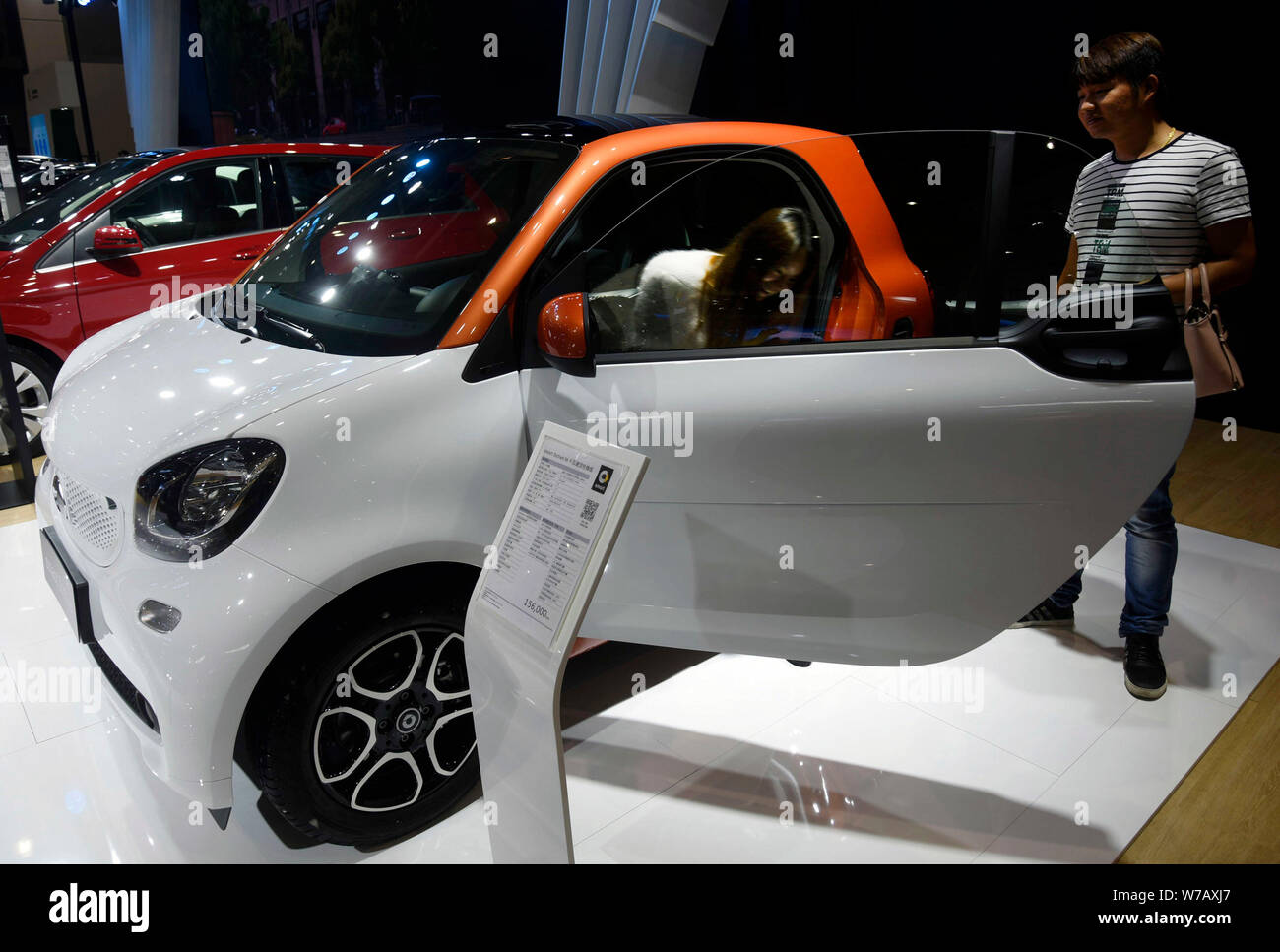 Smart fortwo electric drive hi-res stock photography and images - Alamy