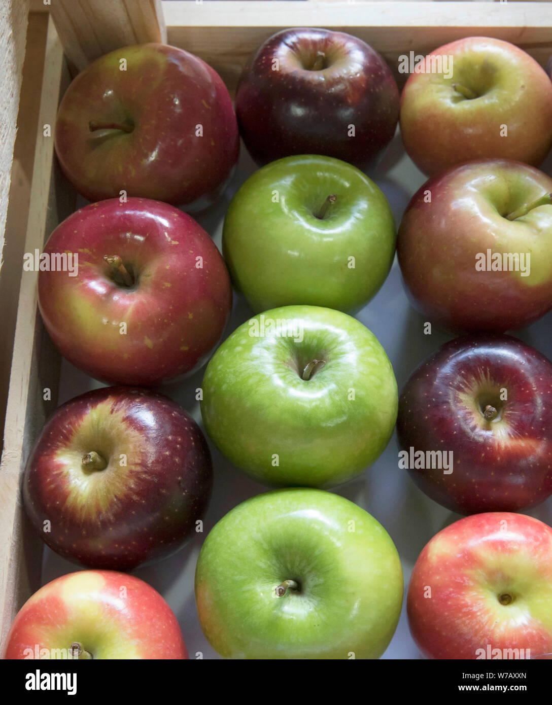 Delivery lady hi-res stock photography and images - Alamy