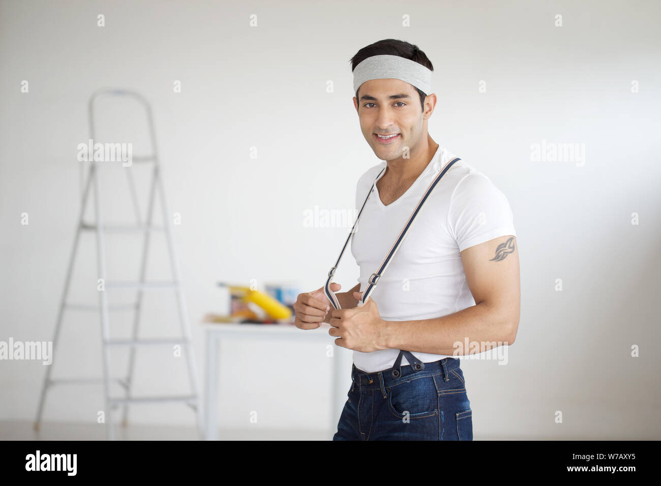 Portrait of a young man standing Stock Photo - Alamy