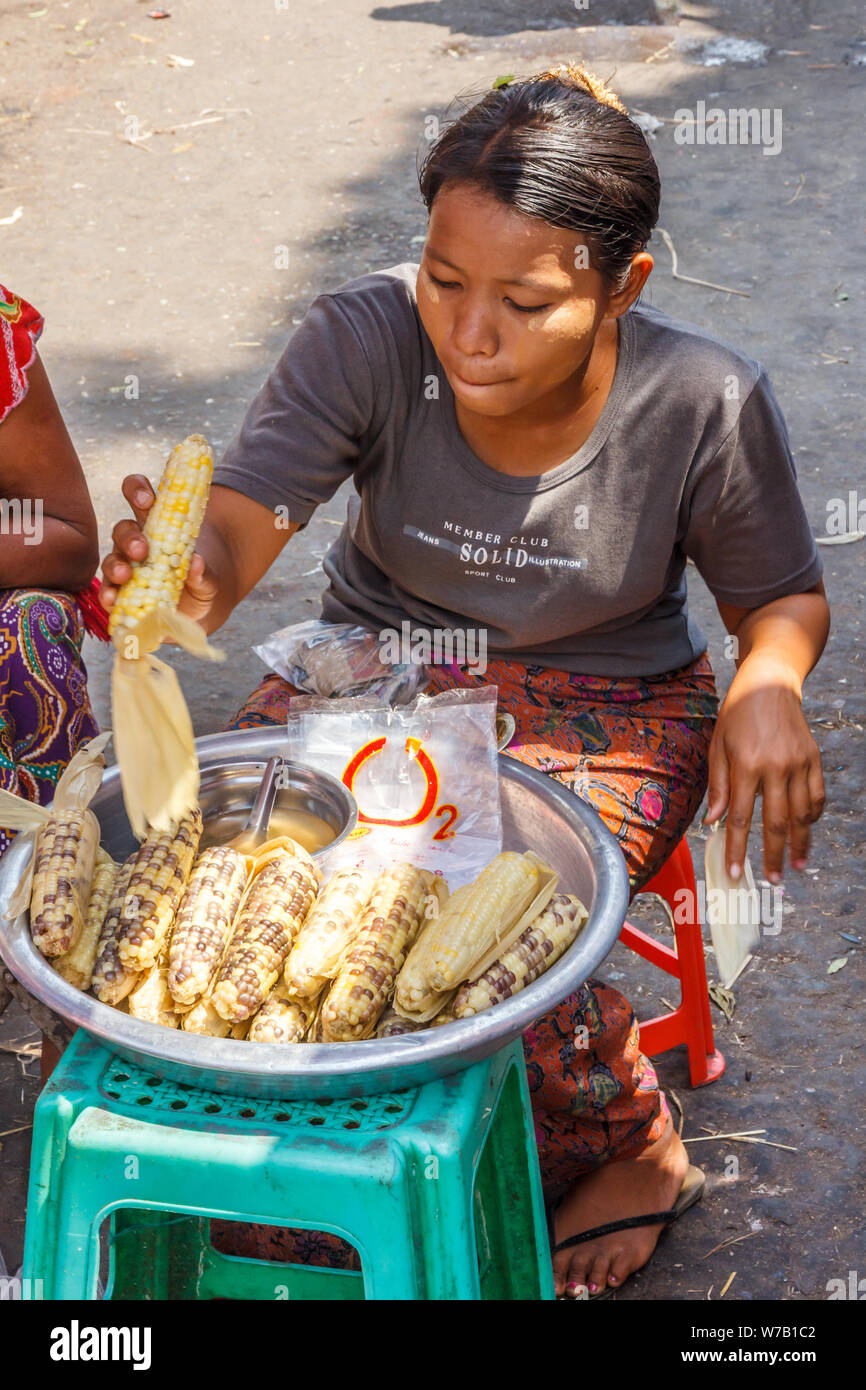 Vendors tray hi-res stock photography and images - Alamy