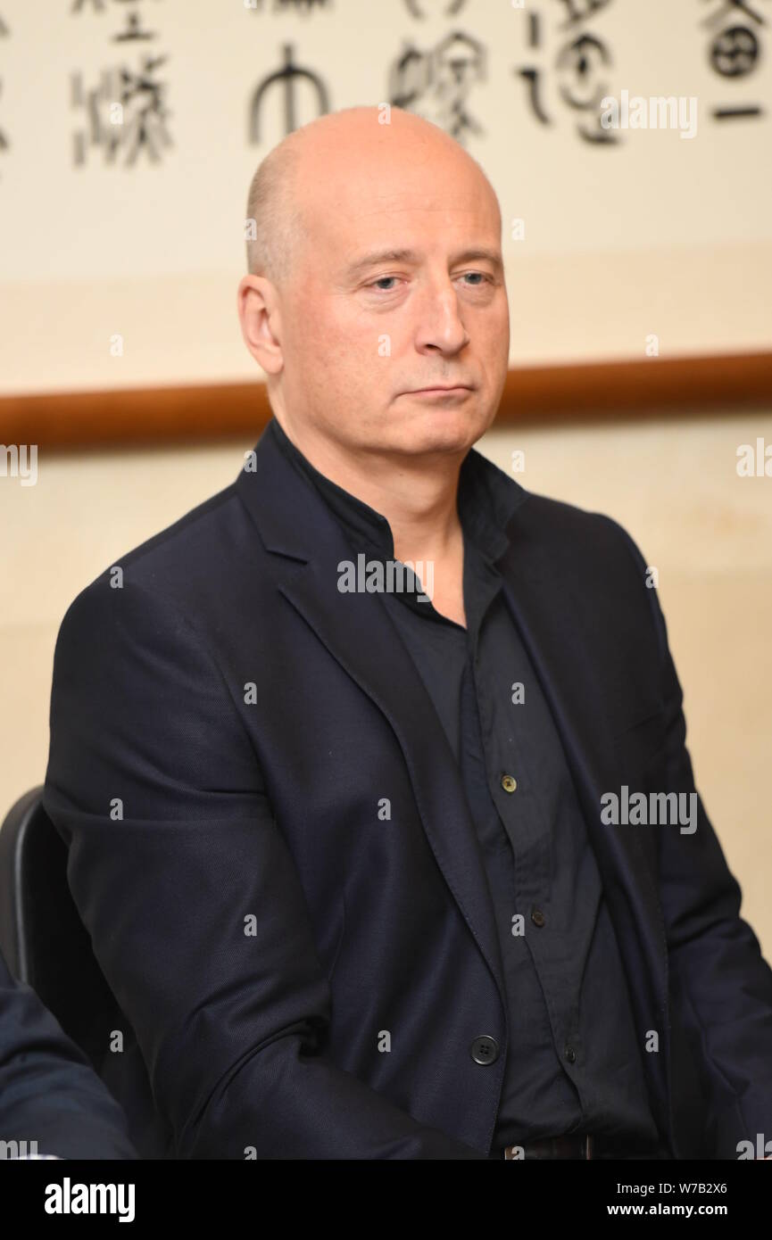 Paavo jarvi conductor hi-res stock photography and images - Alamy Paavo jarvi conductor hi-res stock photography and images - Alamy