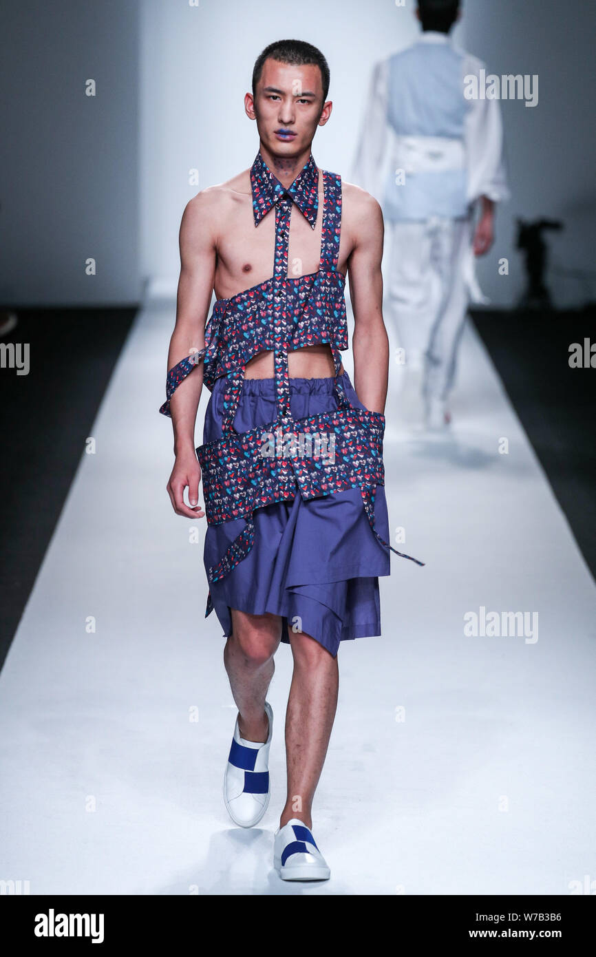 Obtuse triangle hi-res stock photography and images - Alamy