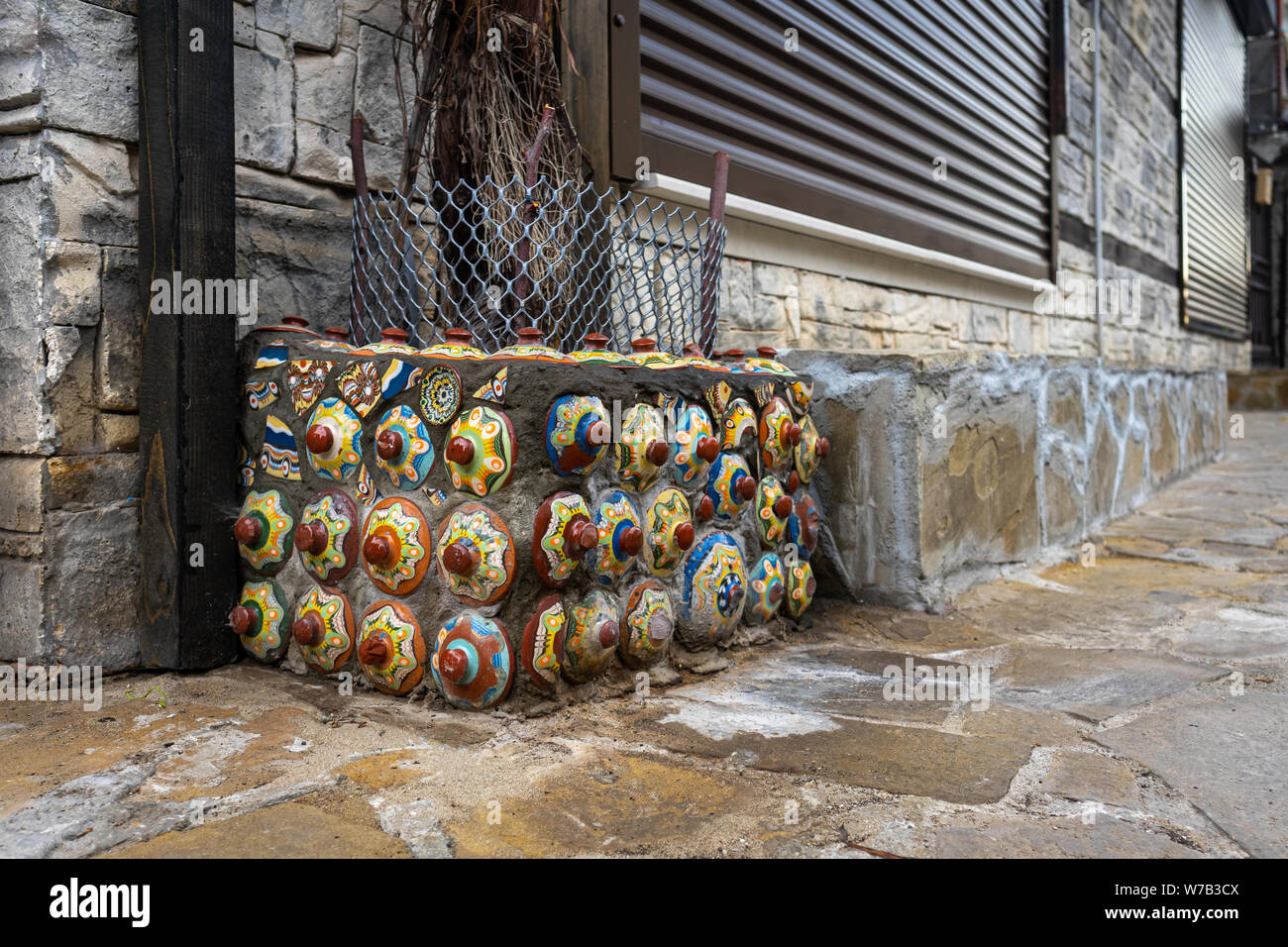 Clay lids hi-res stock photography and images - Alamy