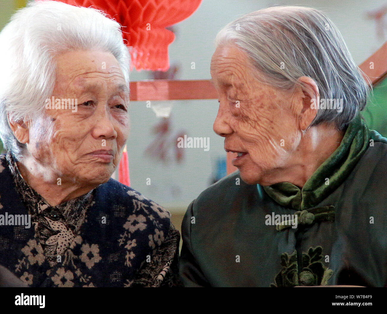 Aging chinese population elderly chinese hi-res stock photography and ...