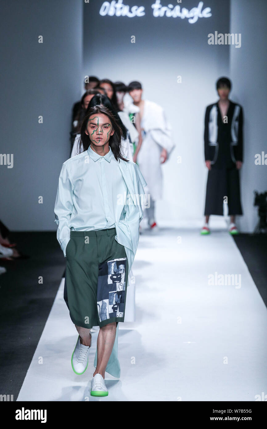 Obtuse triangle hi-res stock photography and images - Alamy