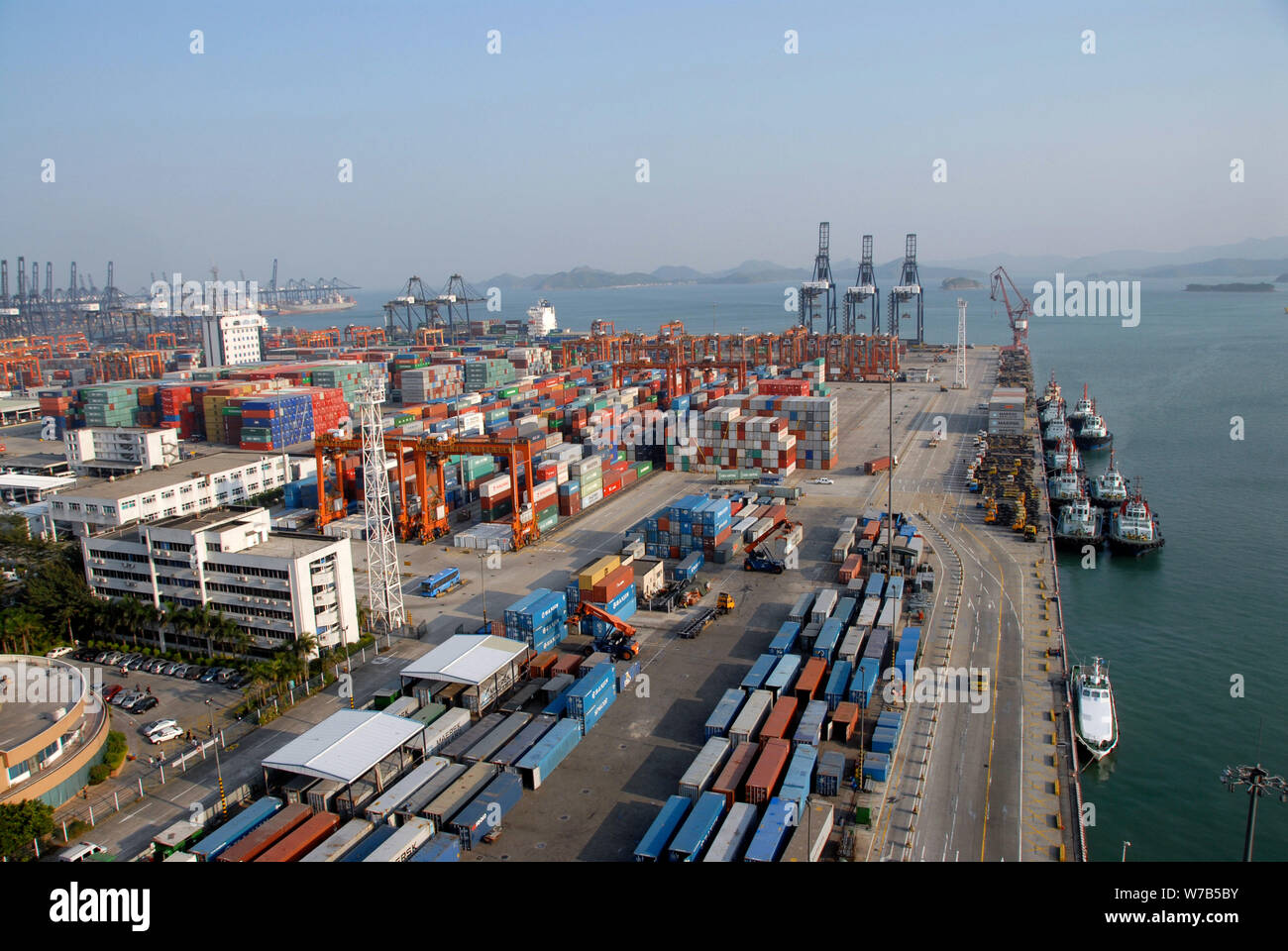 Yian tian port hi-res stock photography and images - Alamy