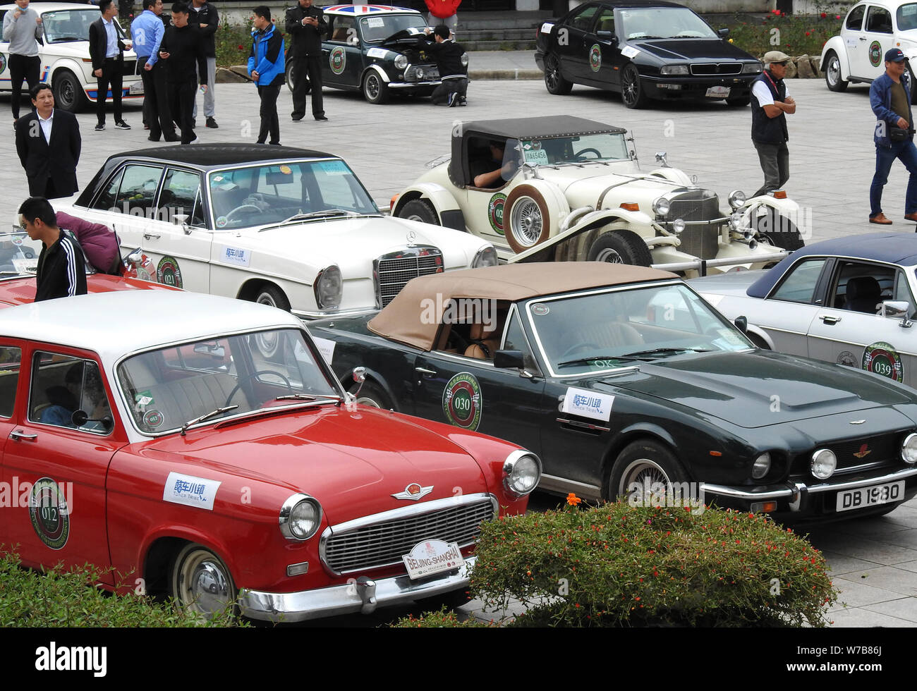 Old timer cars are displayed during the 7th Lianyungang Departure ...