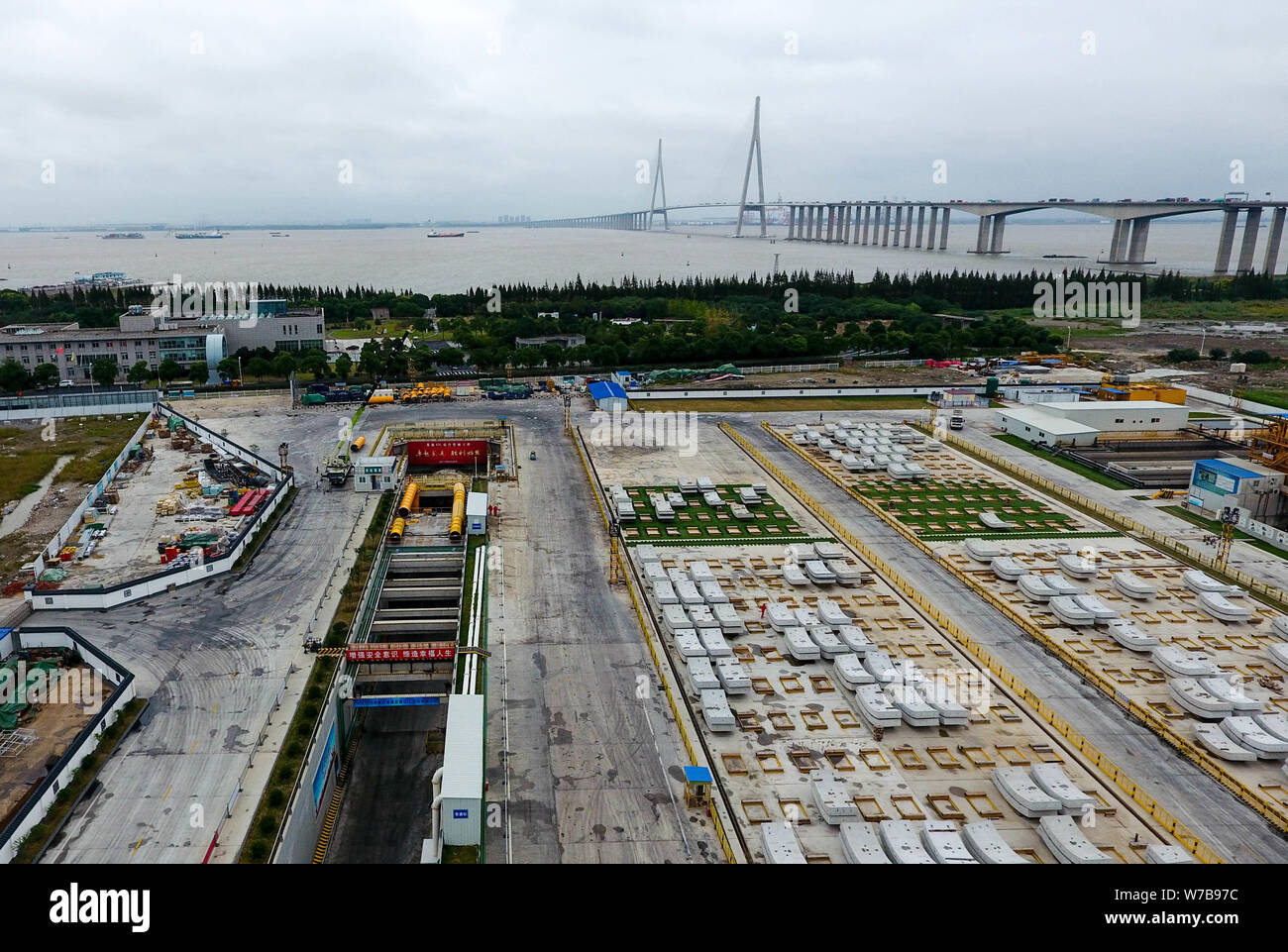 Aerial view of the construction site of the world's first highest ...