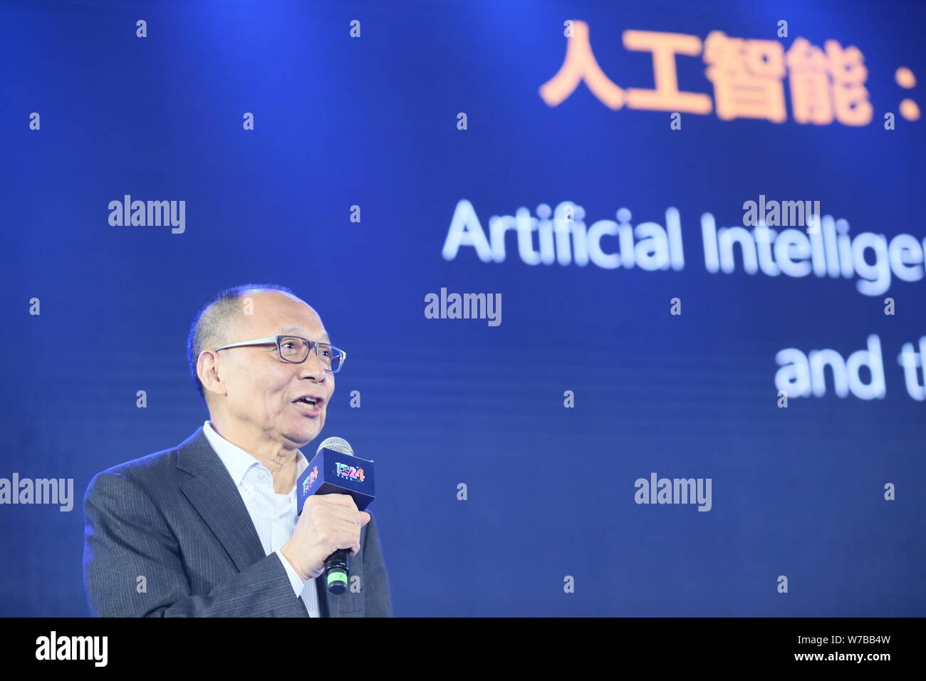 Li Deyi, the director of Chinese Association for Artificial ...