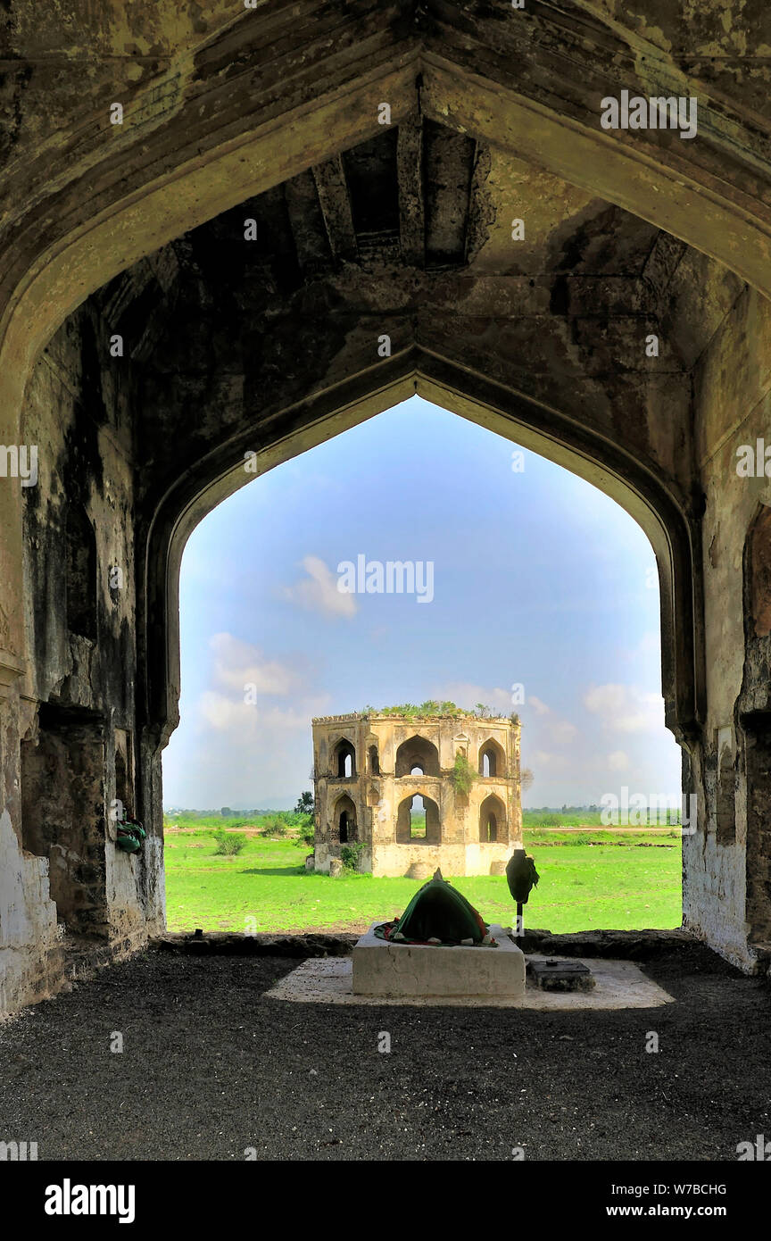 Ancient architecture Biist Baag Stock Photo - Alamy