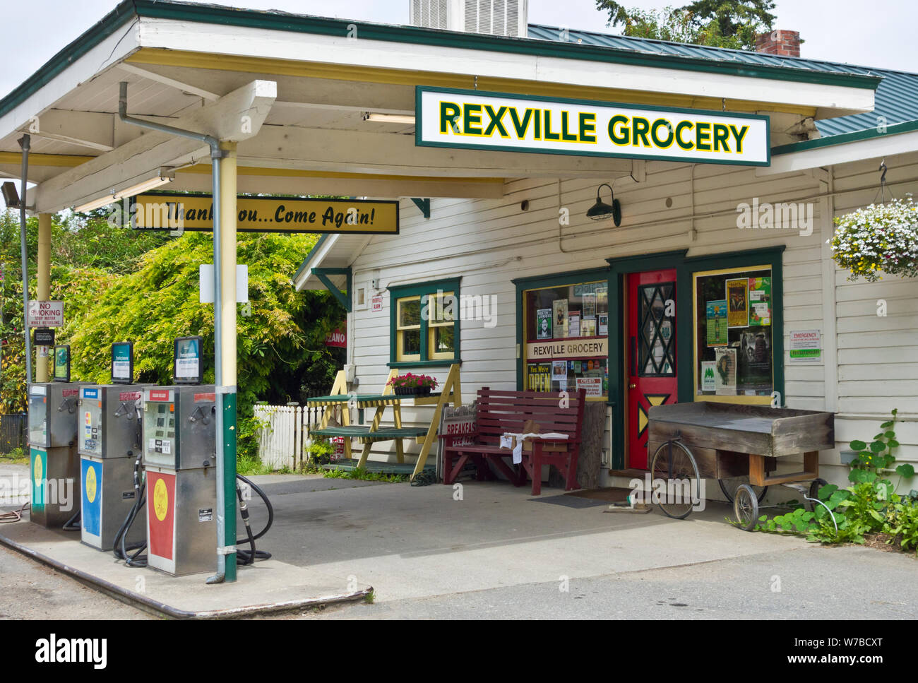 Petrol station with restaurant and grocery store hi-res stock ...