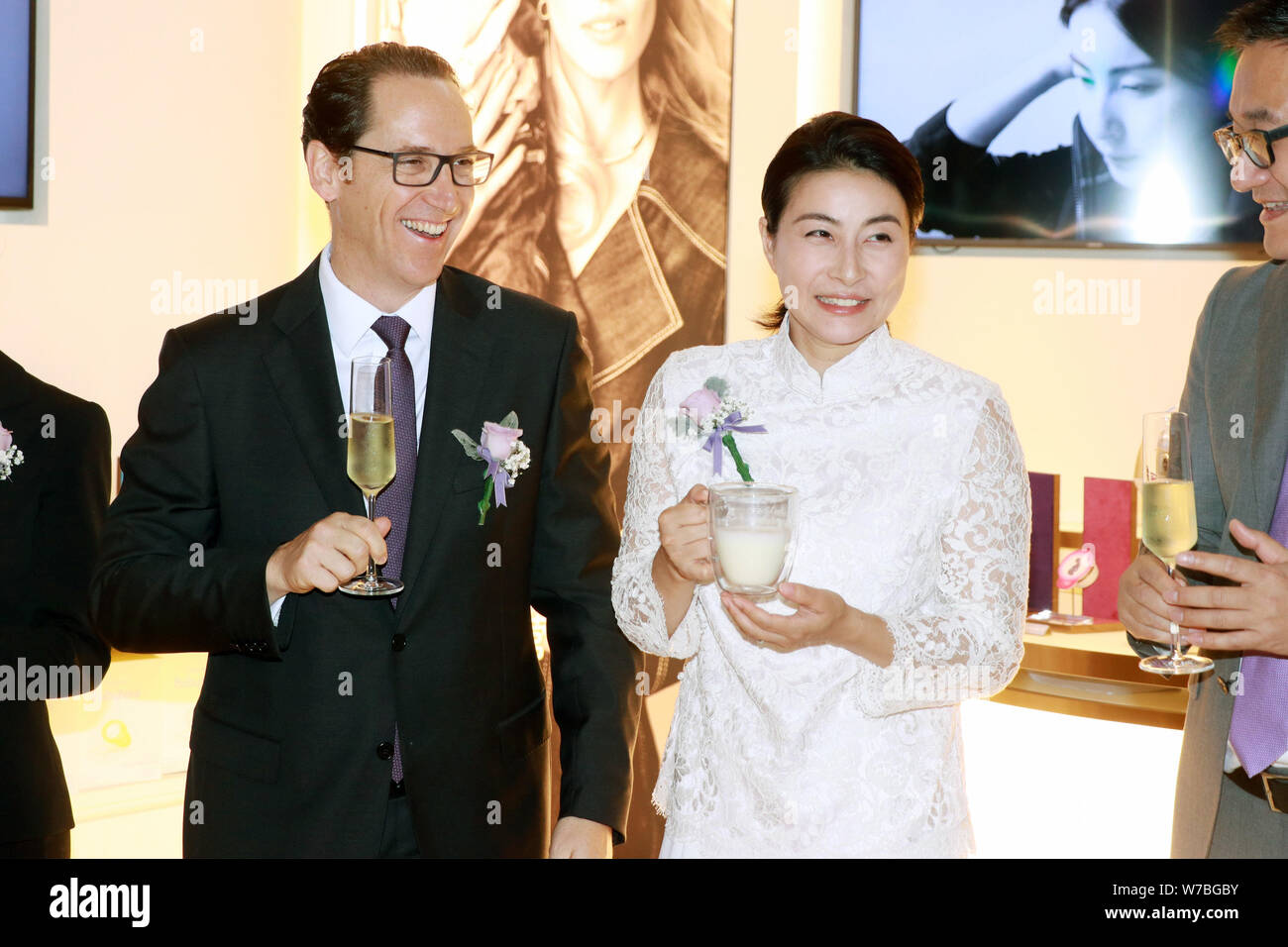 Chinese Olympic diving champion Guo Jingjing, right, who is married to ...