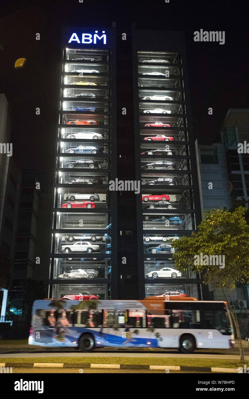 15 storey hi-res stock photography and images - Alamy