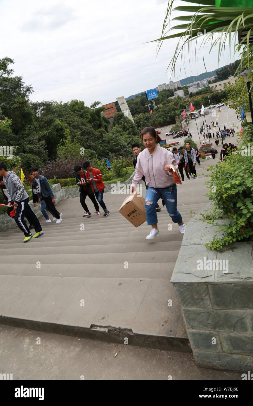 Students climb hi-res stock photography and images - Alamy