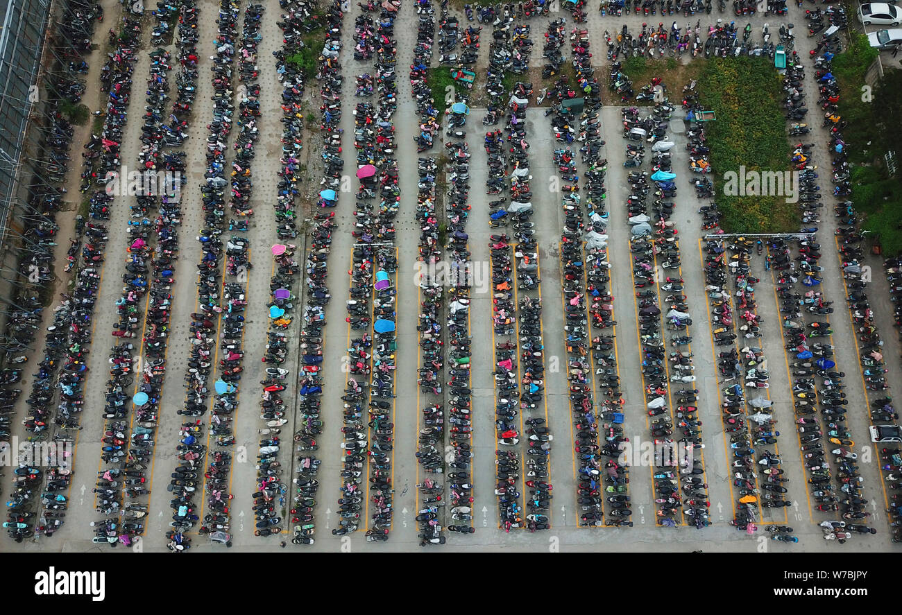 Shanghai metro line 11 hi-res stock photography and images - Alamy