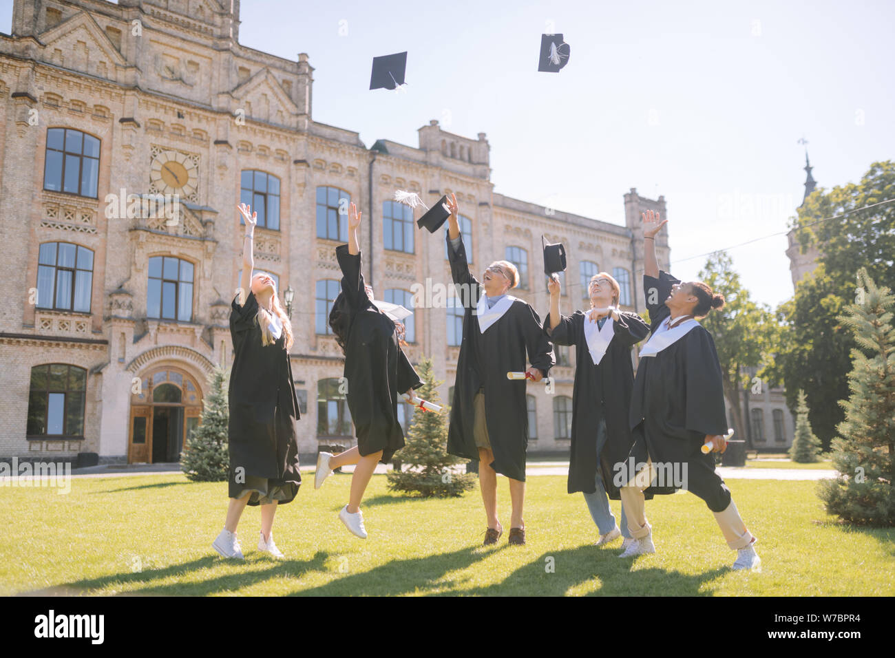 Graduation cap throwing hands hi-res stock photography and images - Alamy