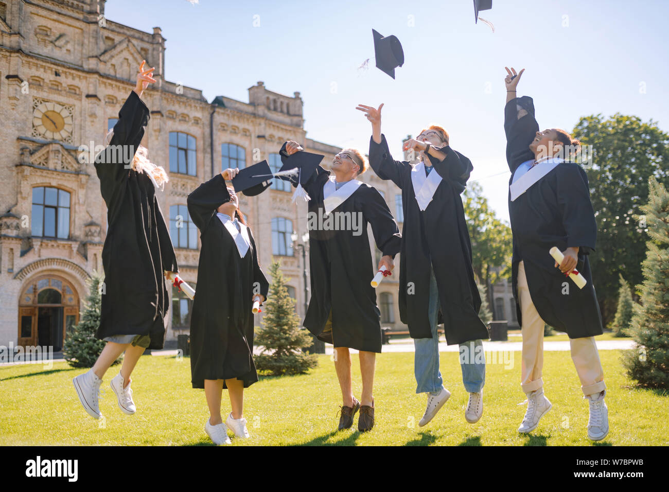 Graduation cap throwing hands hi-res stock photography and images - Alamy