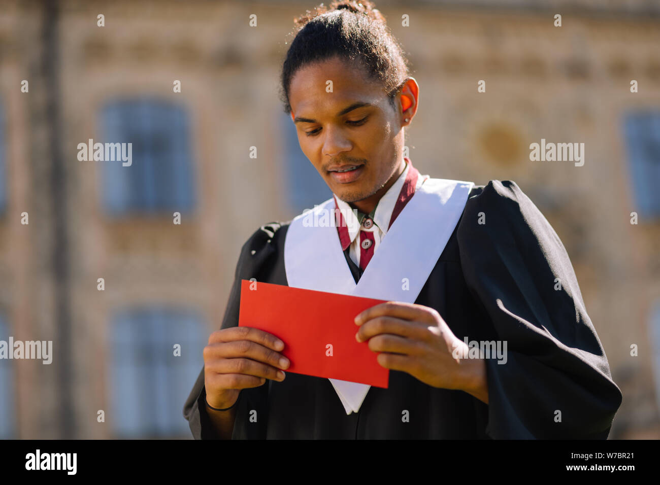 Boy graduation university hi-res stock photography and images - Alamy