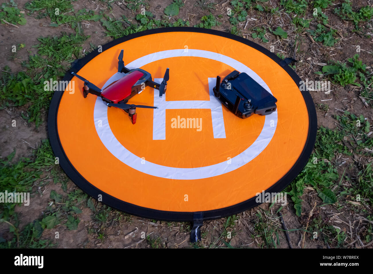 Helipad grass hi-res stock photography and images - Alamy
