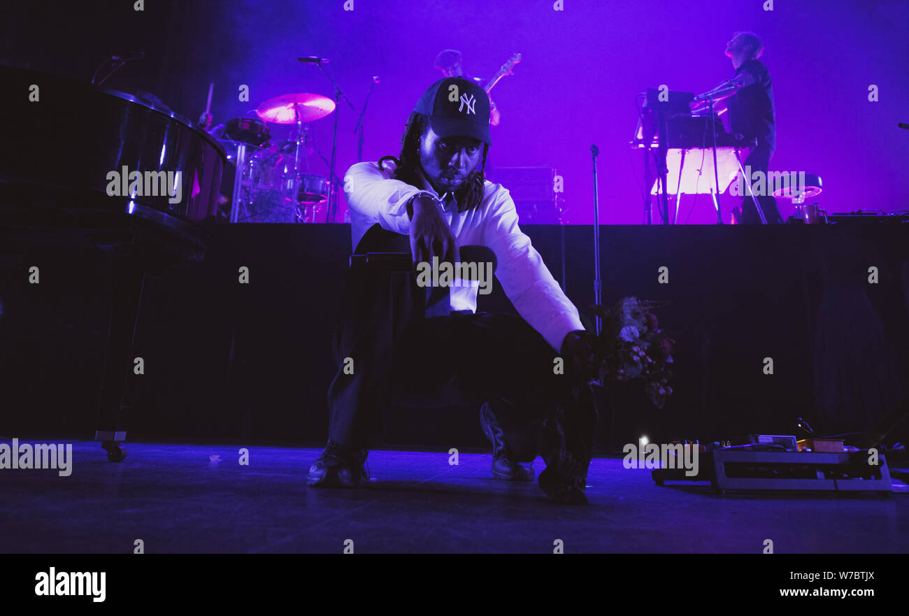 Blood orange singer hi-res stock photography and images - Alamy